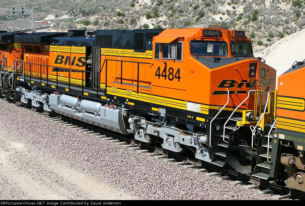BNSF 4484